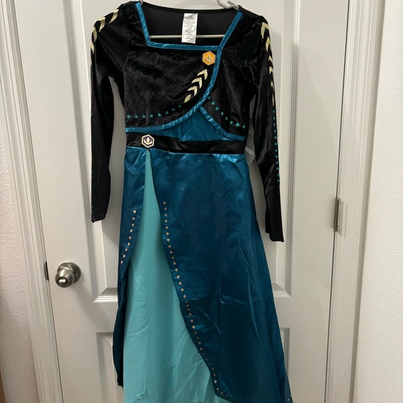 Disney | Costumes | Nwt Disney Parks Frozen 2 Ana Dress Halloween ...